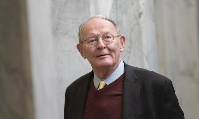 Swing-vote GOP Sen. Alexander comes out against witnesses, paving way ...
