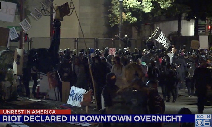 Portland rioters re-emerge near US courthouse | GOPUSA